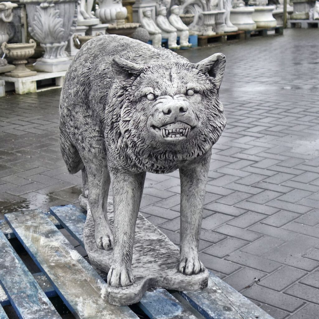 Wolf tuinbeeld | Betonnen Wolf - Tuindecoratie José | Tuinbeeld Wolven