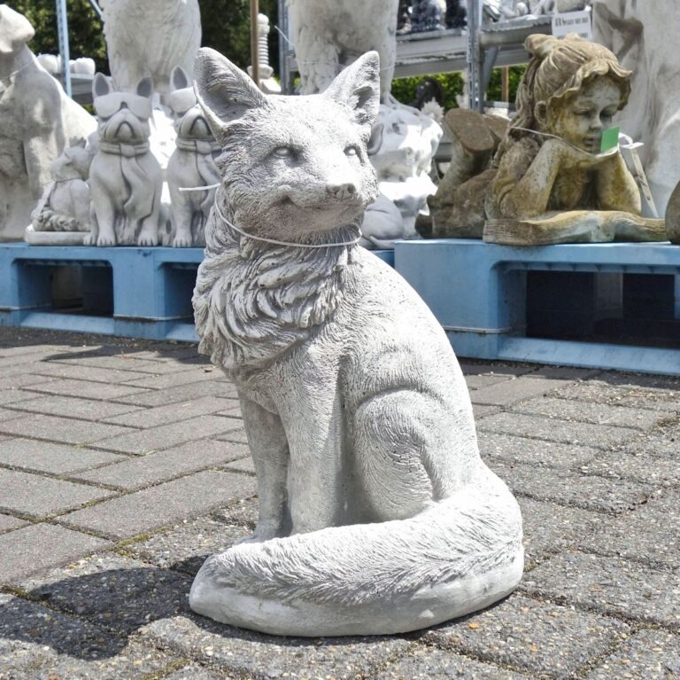 Fuchs Gartenstatue. Massive Gartenstatue Beton für Ihren Garten.