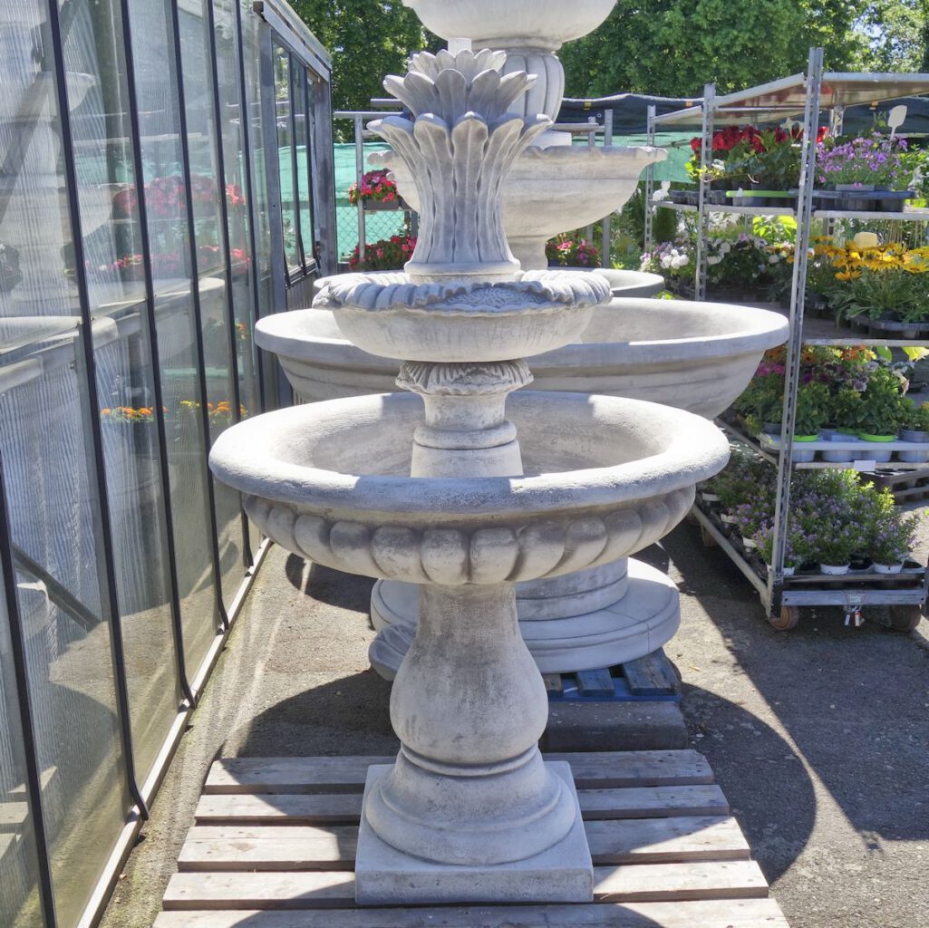 2 Schalen fontein met ananas. Betonnen fontein in uw tuin.